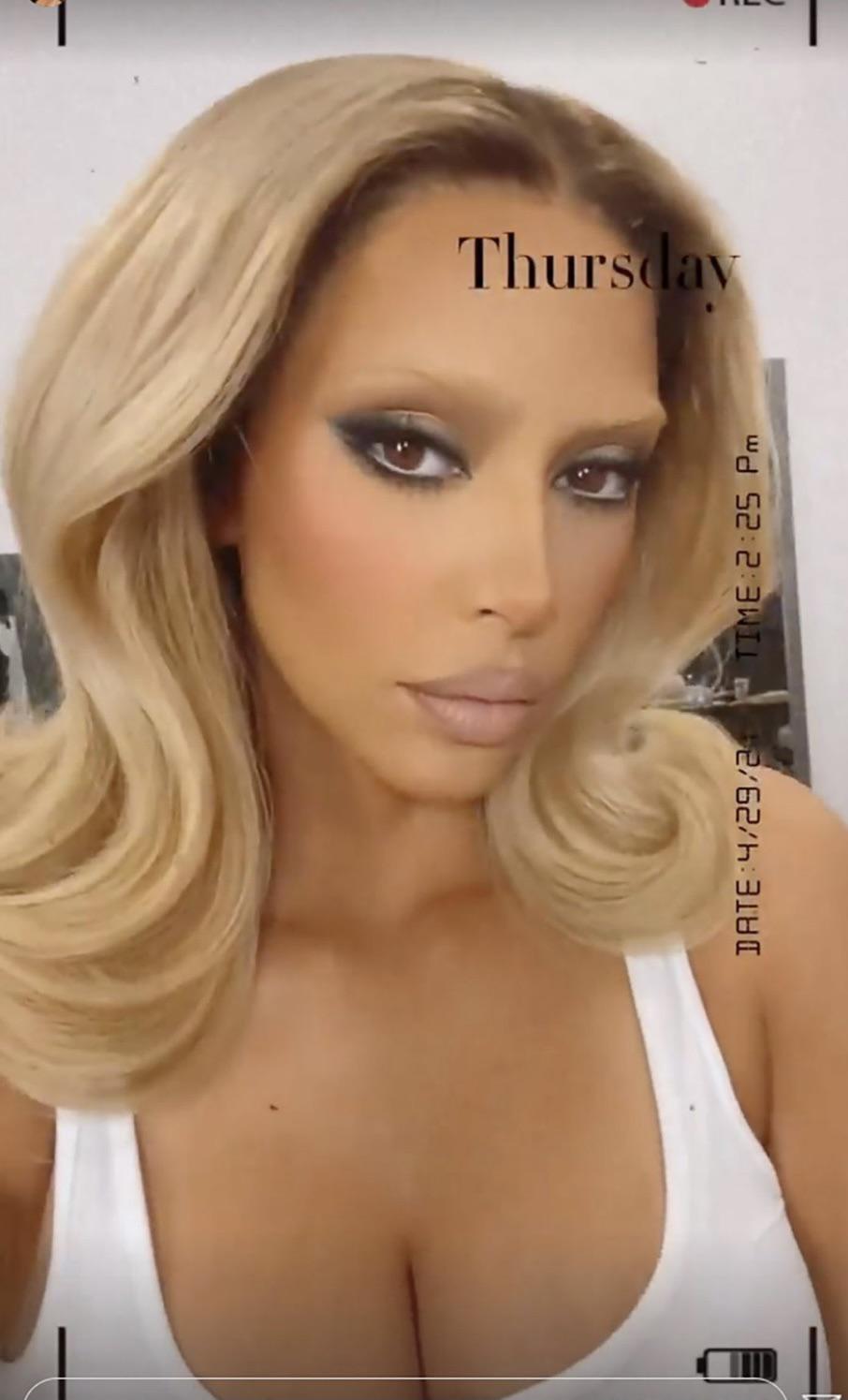 Her face is so blurred her jaw is blending into her neck | Scrolller