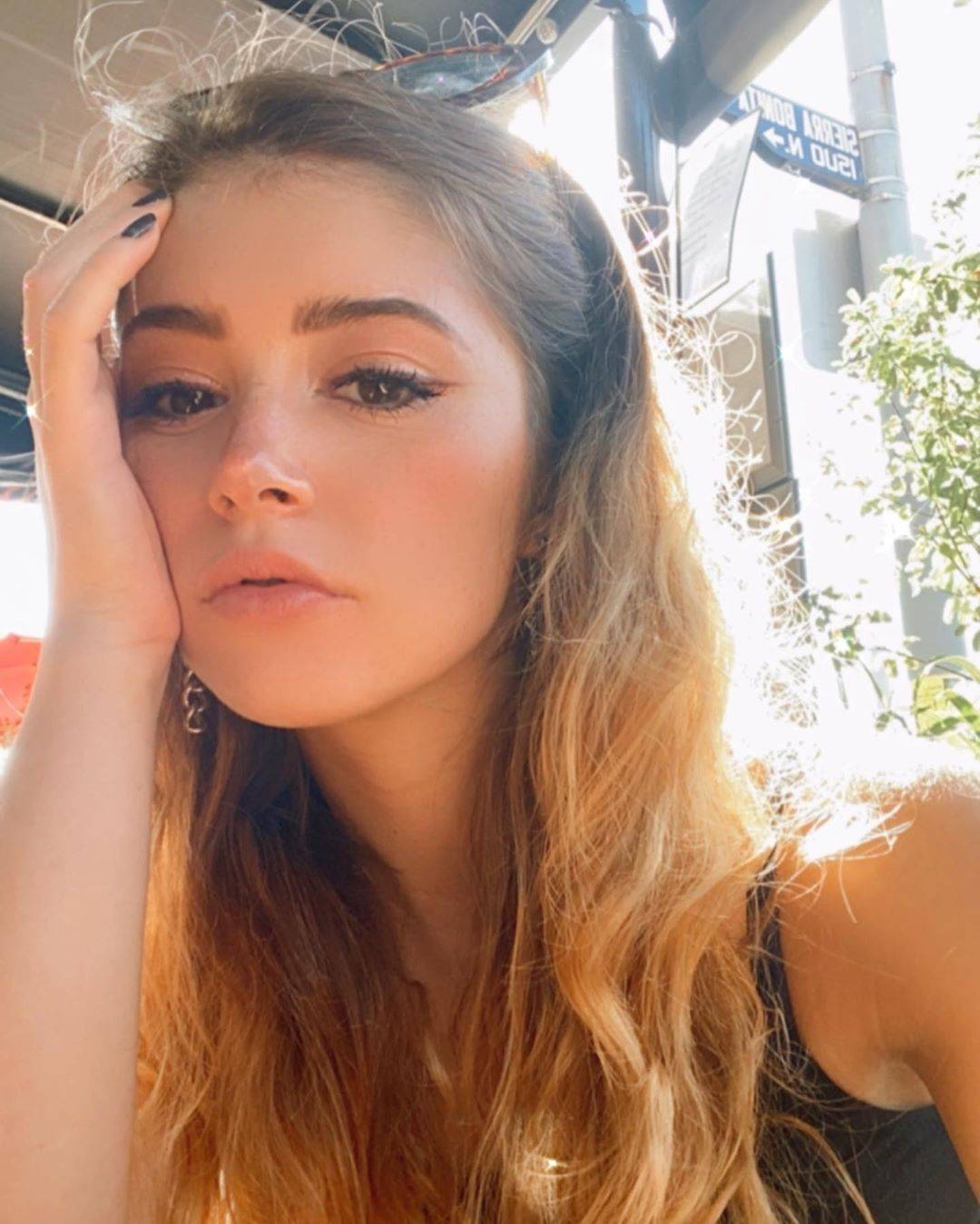 "Did I really have to go on this date for you?" I texted my friend, she really didn't wanna go ...