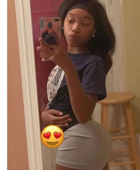 her @ is https://www.instagram.com/lifewitchelsea_/ and she selling her nudes for cheap | Scrolller