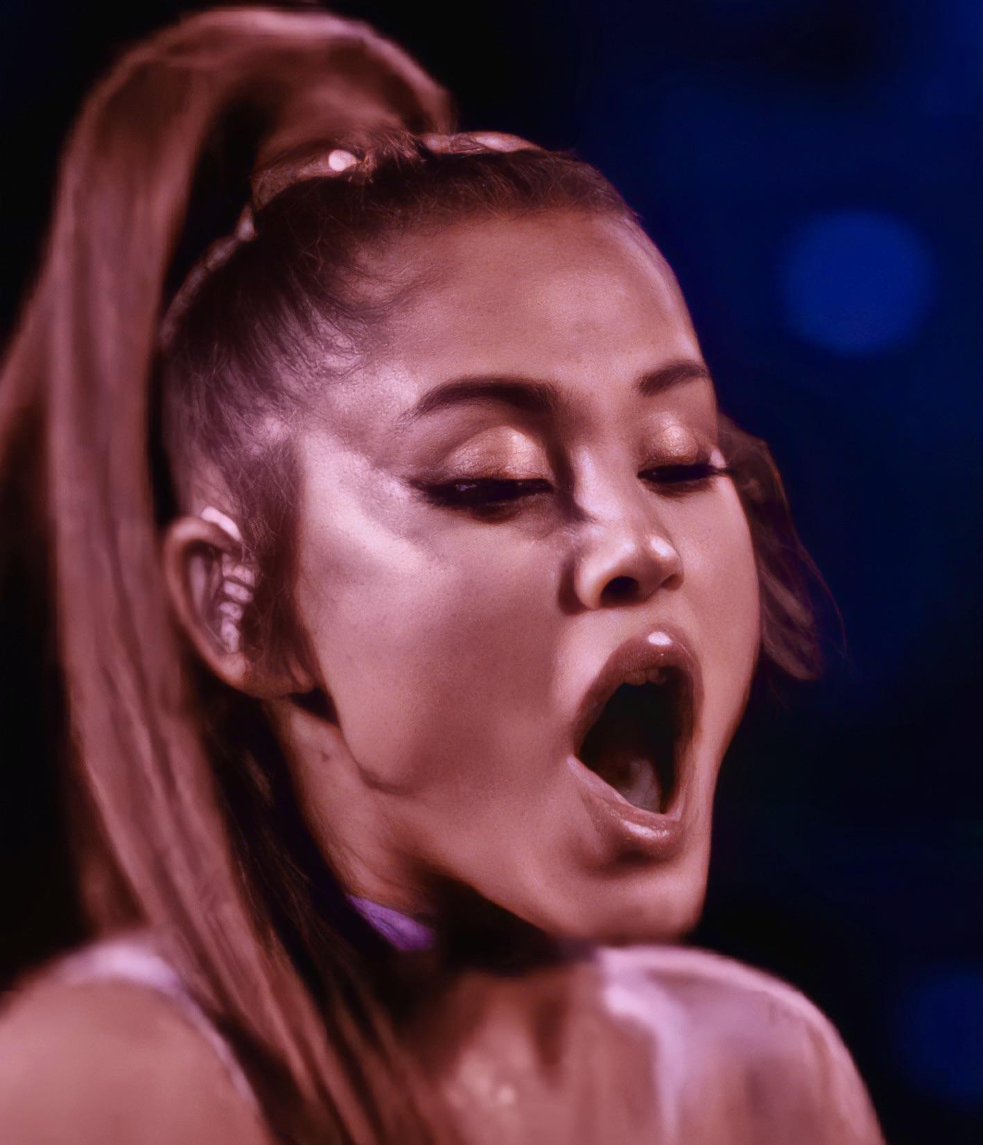 Her natural facial expression | Scrolller