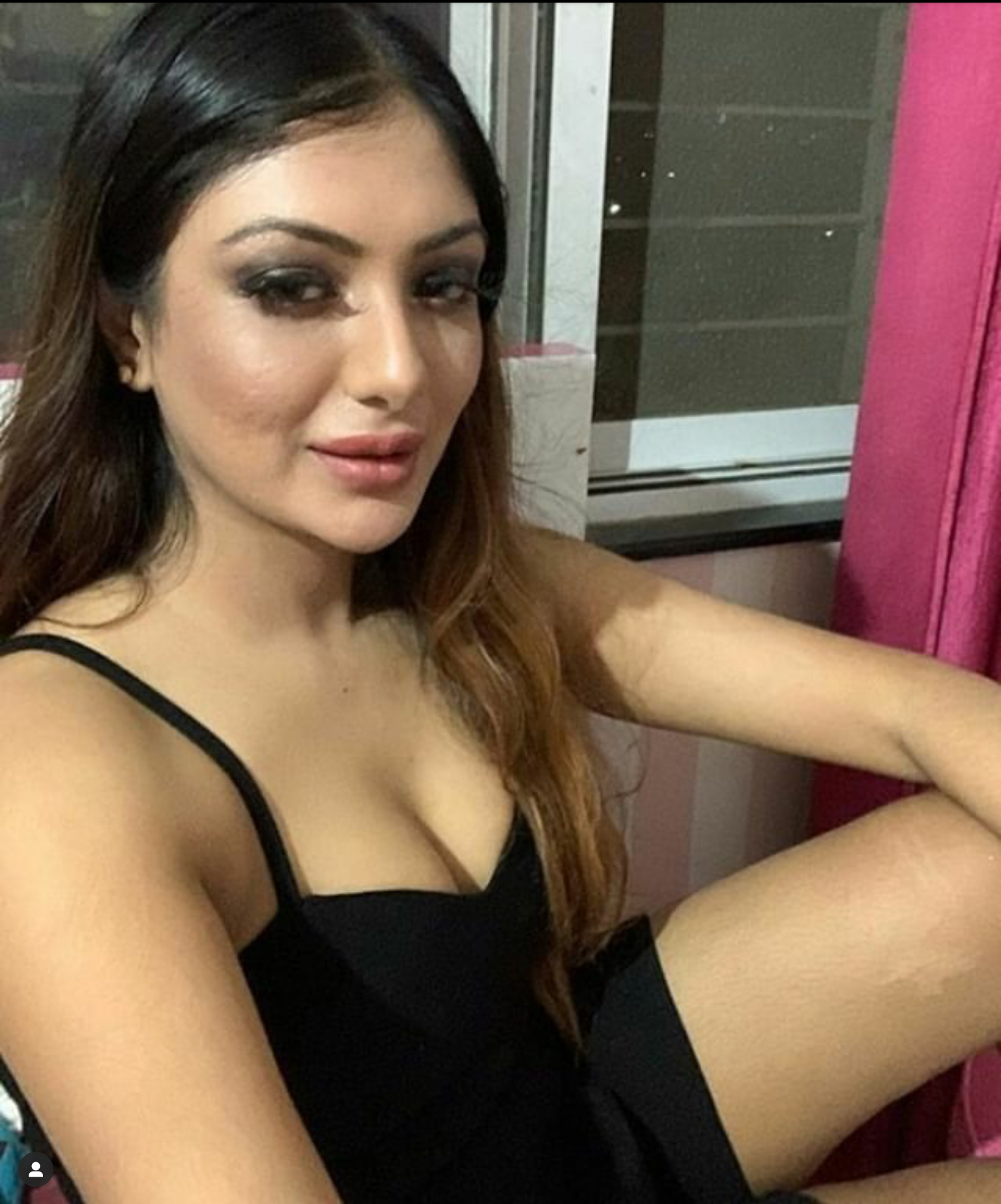 Her skin and lips are awesome. What do you say? | Scrolller