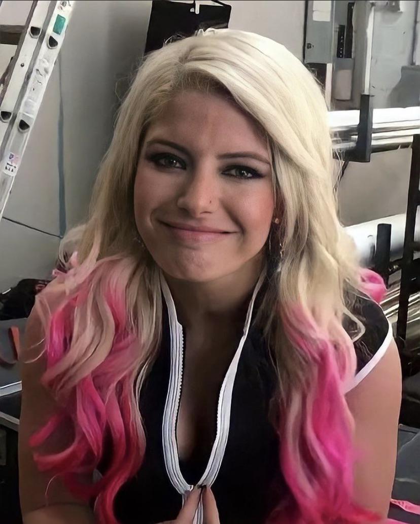 Her smile | Scrolller