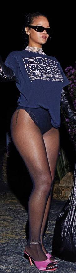 Her Thicc thighs | Scrolller