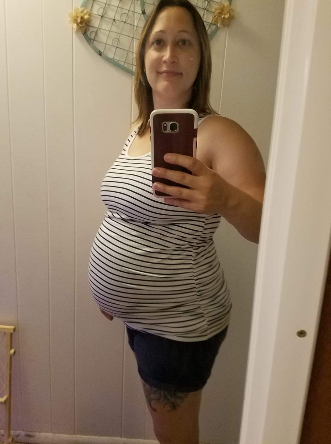 Her top half grows even bigger with the bump | Scrolller