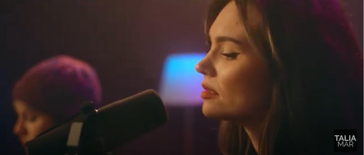 Her voice is so beautiful it’s like an angel | Scrolller