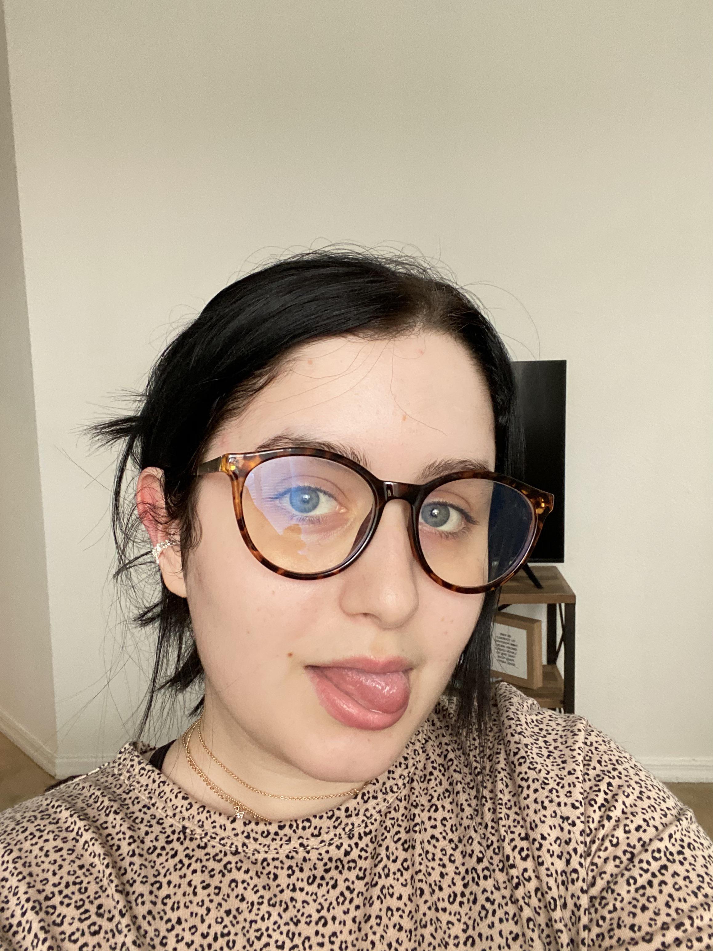 hey 🤍 (21) | Scrolller