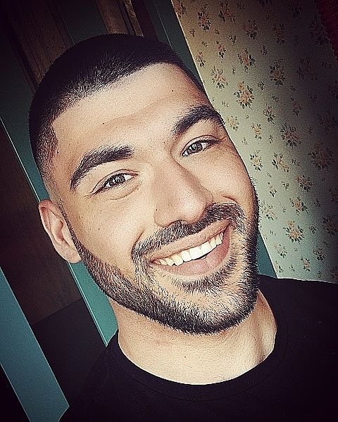 Hey (26M) | Scrolller