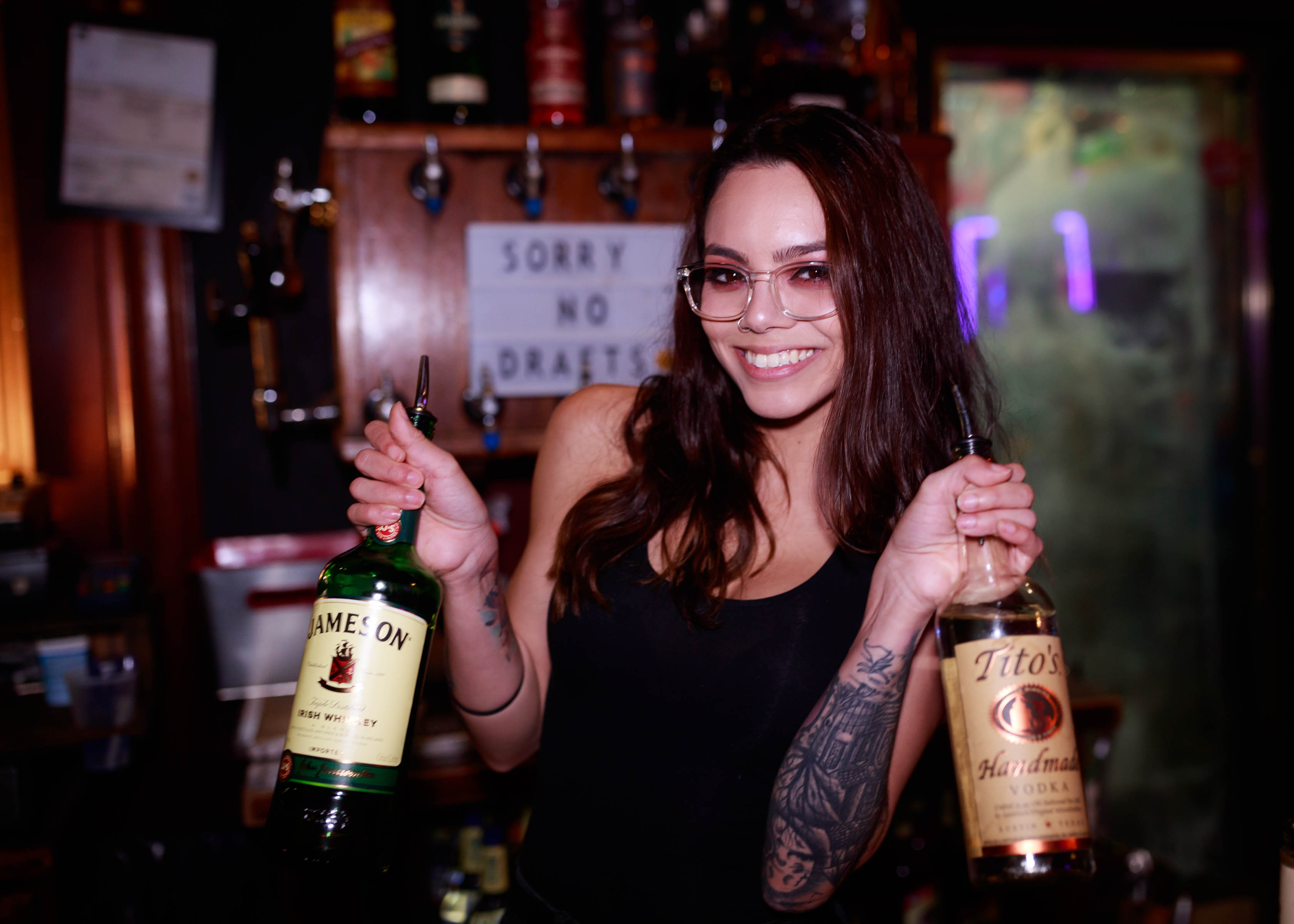 Hey, bartender | Scrolller