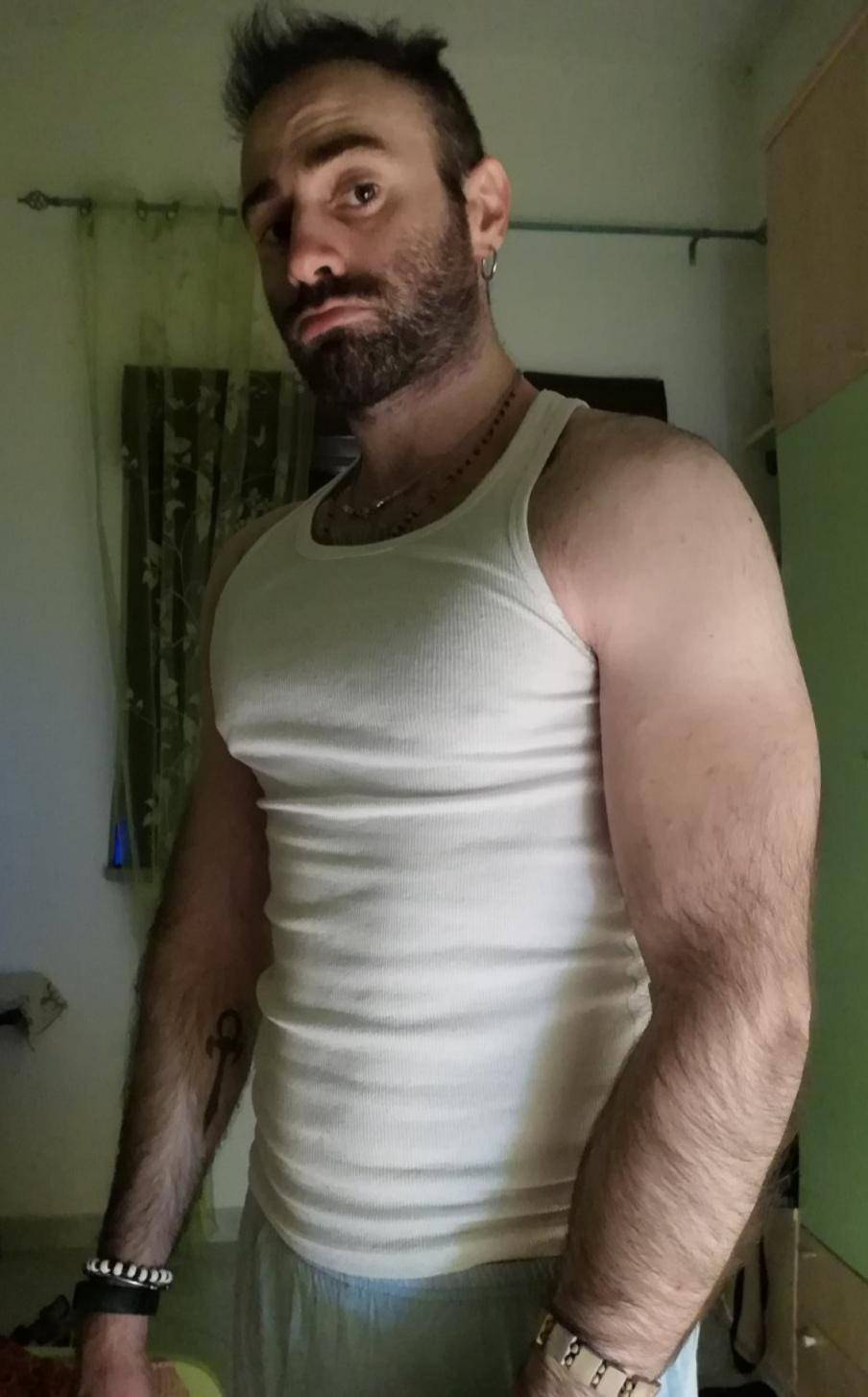 Hey bros | Scrolller