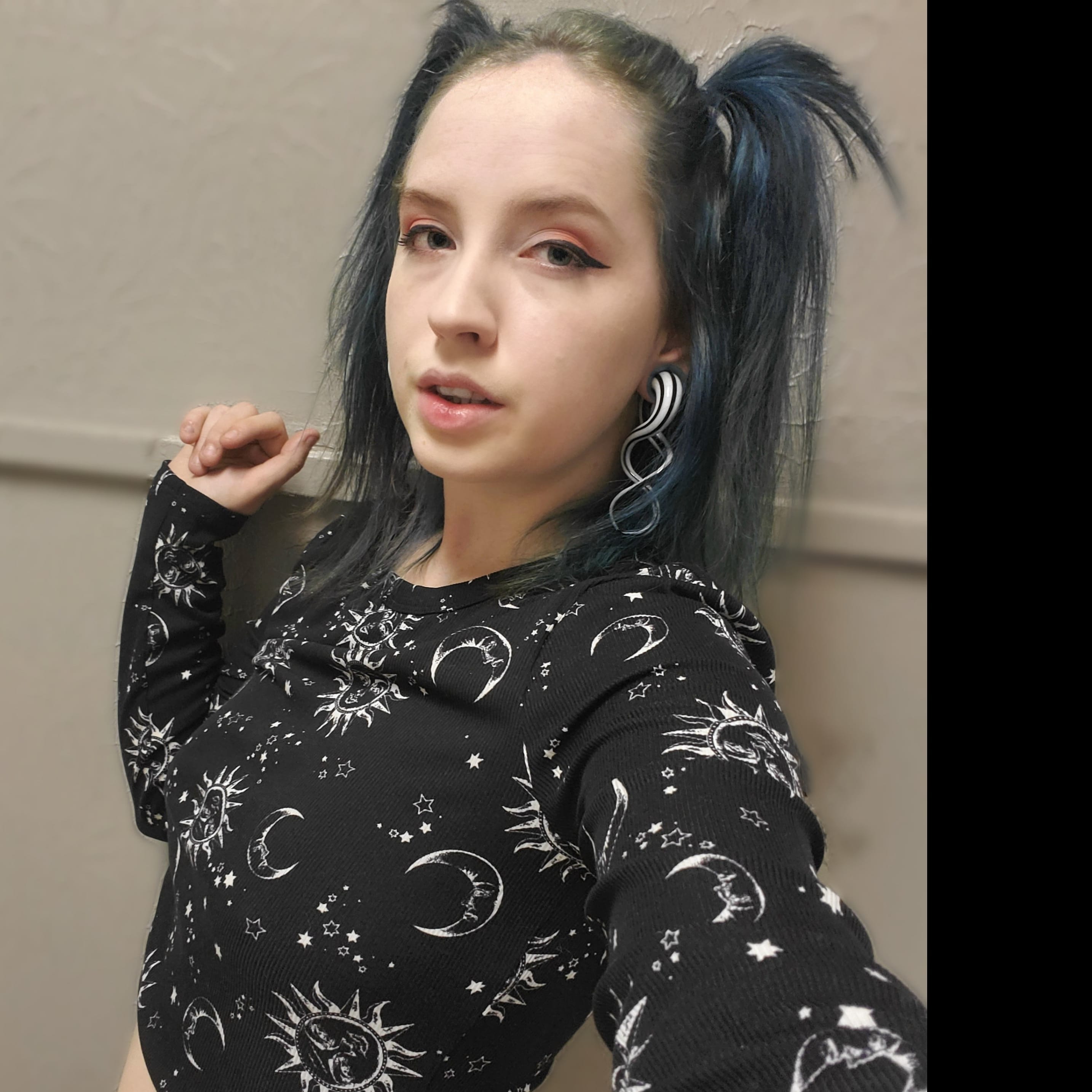 Hey everyone 💕 | Scrolller