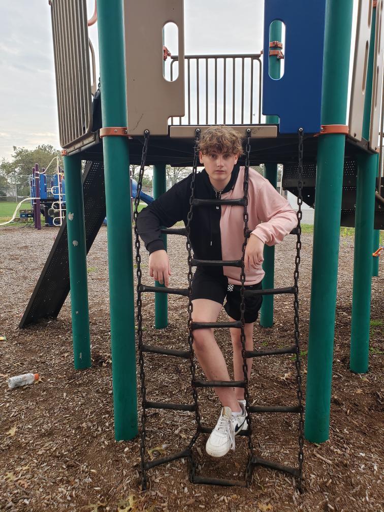 Hey y’all I’m Ethan if u remember | Scrolller