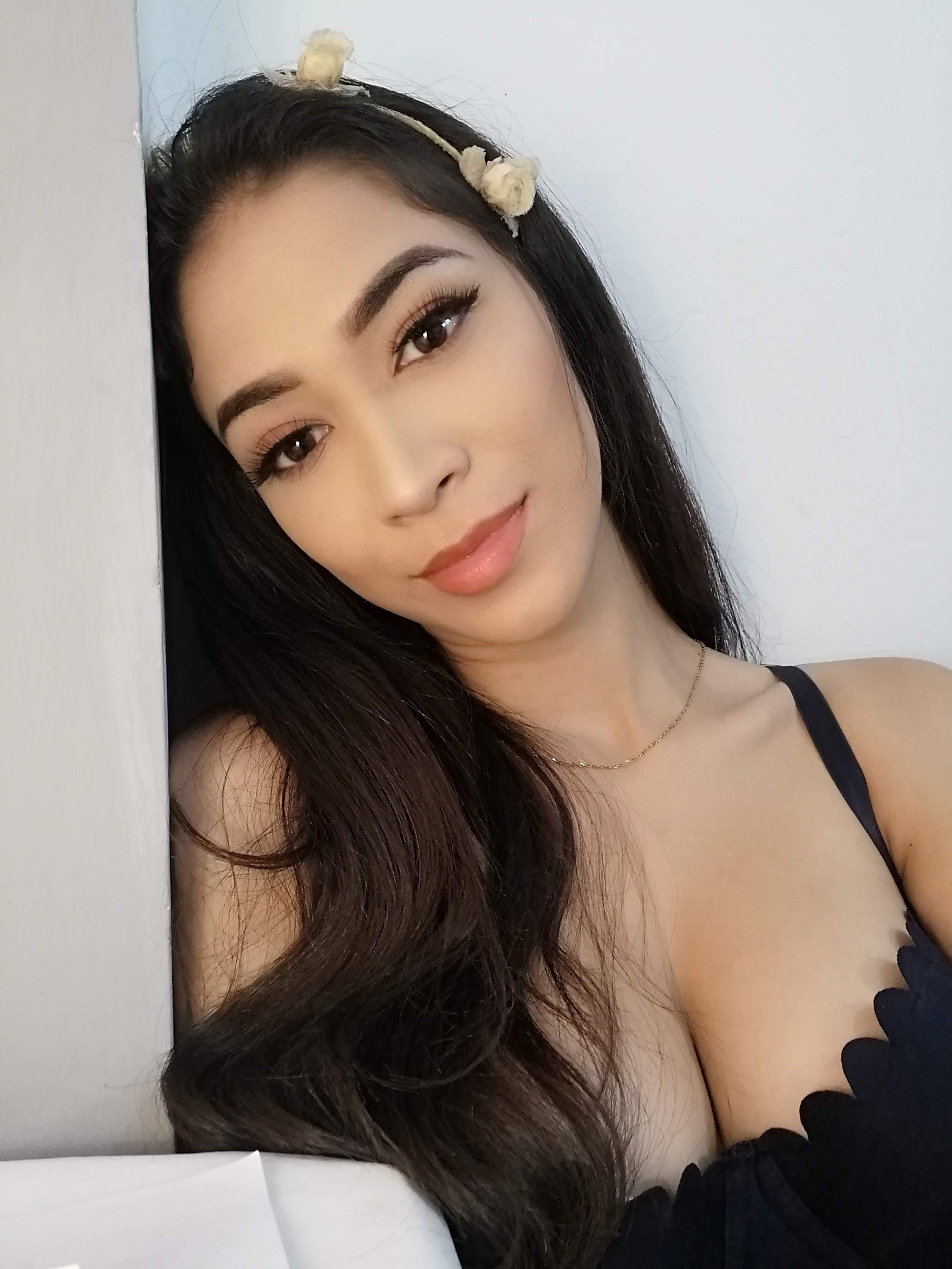 hey kisses [22] | Scrolller