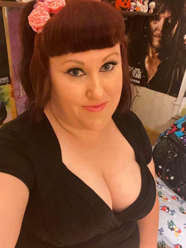 Hi Boys💋💋💋💋 | Scrolller