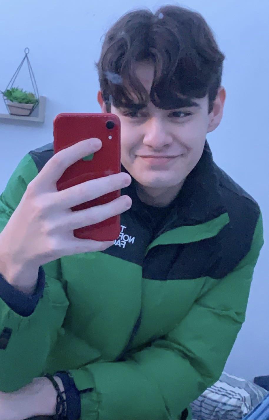 hi, i think you should message me | Scrolller