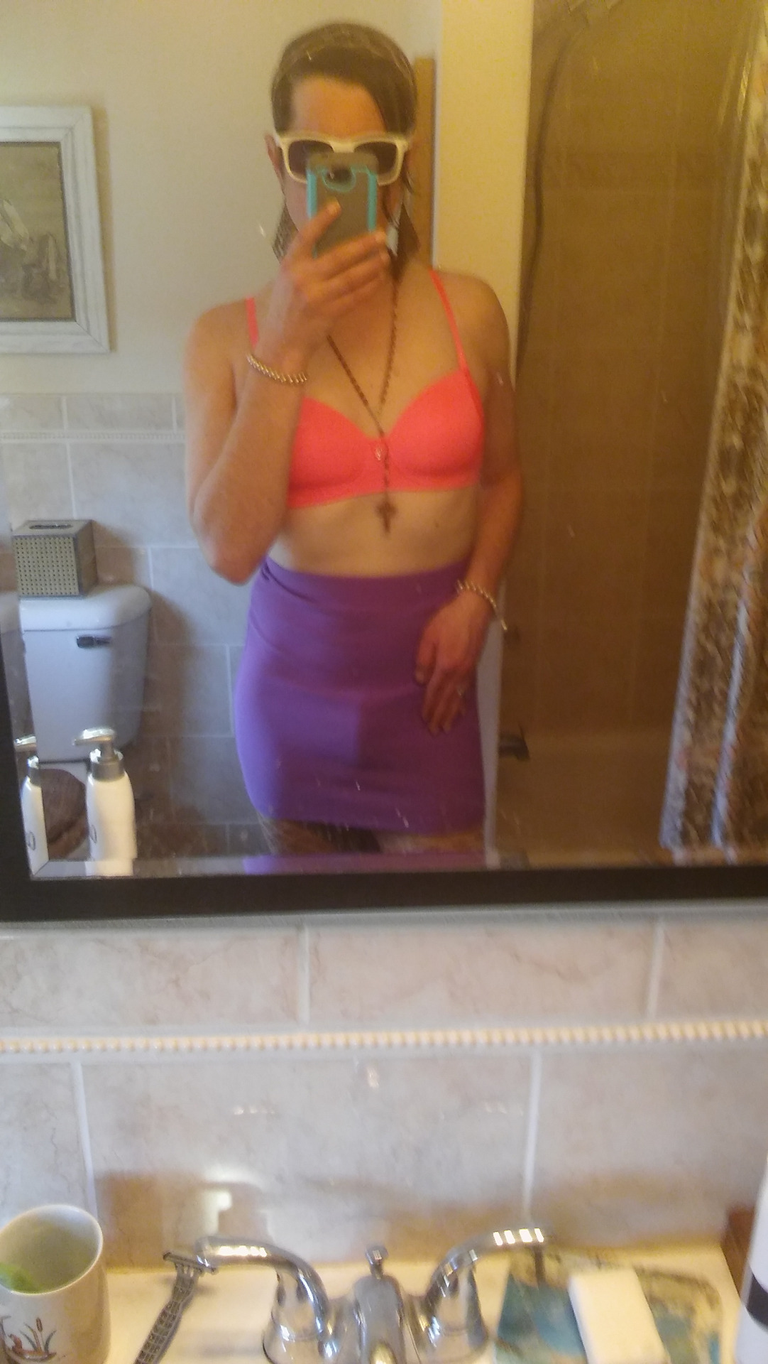 Hiding her bulge | Scrolller