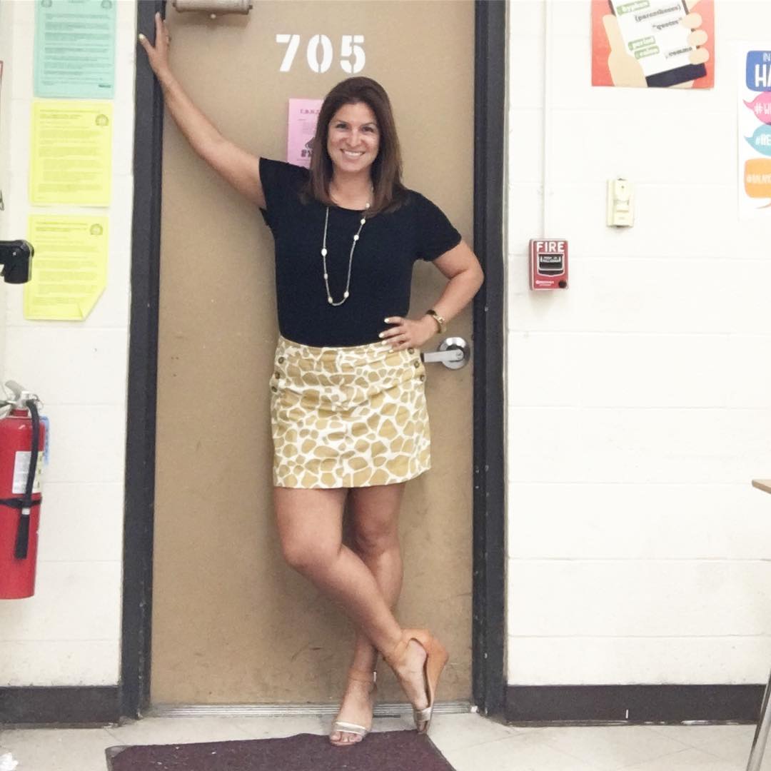 Milf High School Teacher In Skirt Scrolller