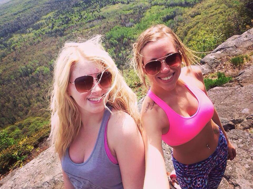 Hiking babes | Scrolller