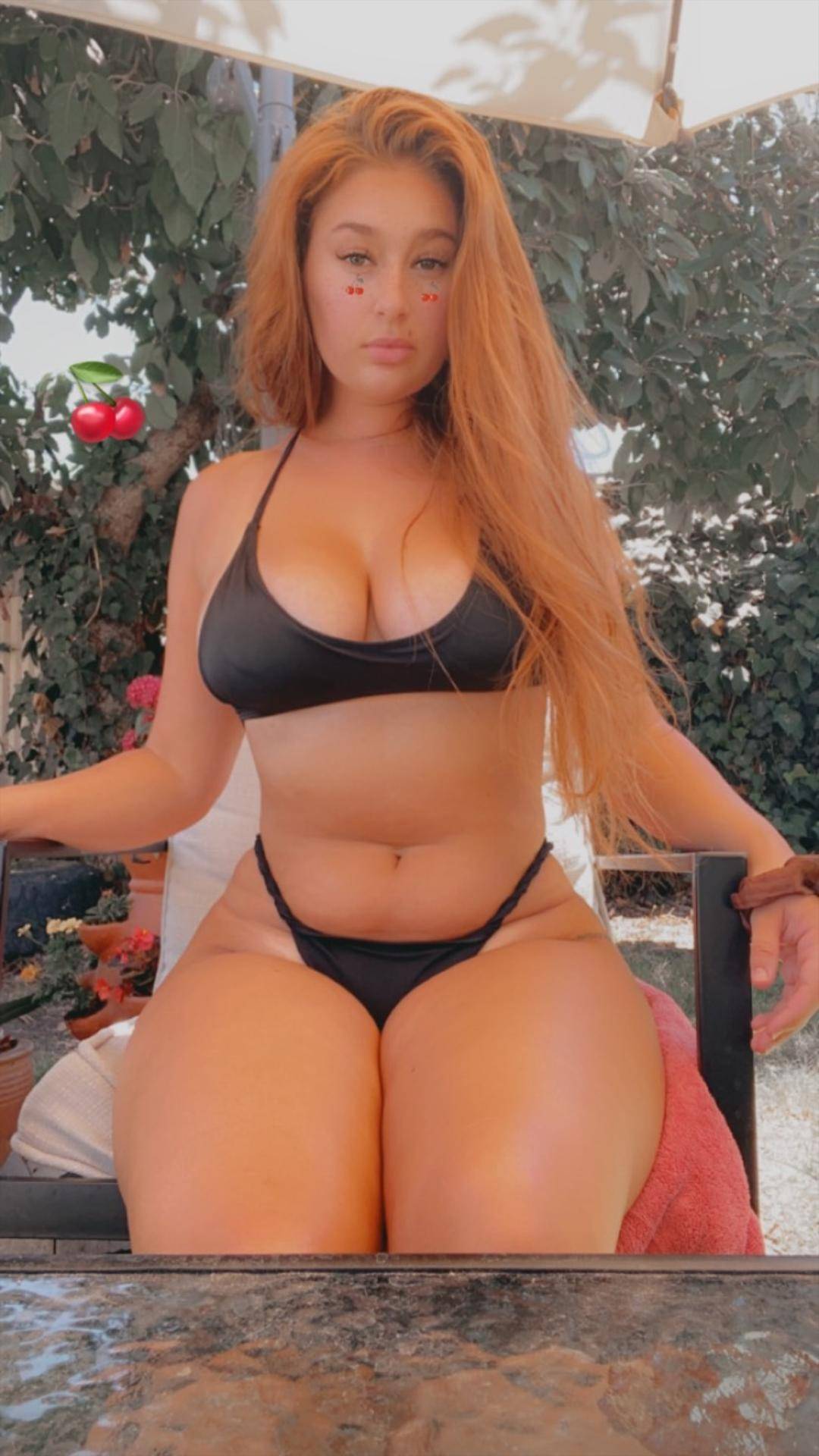 Hip cleavage | Scrolller