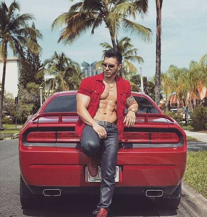 Hit like if you love this hunk | Scrolller