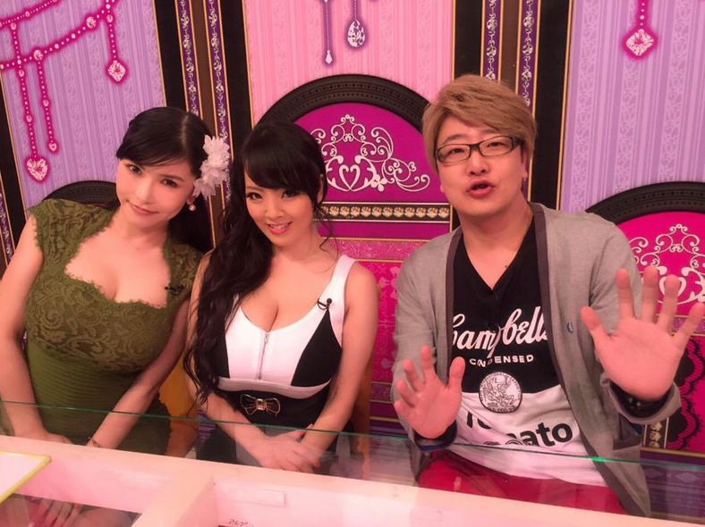 Hitomi and Anri (TV show appearance) | Scrolller