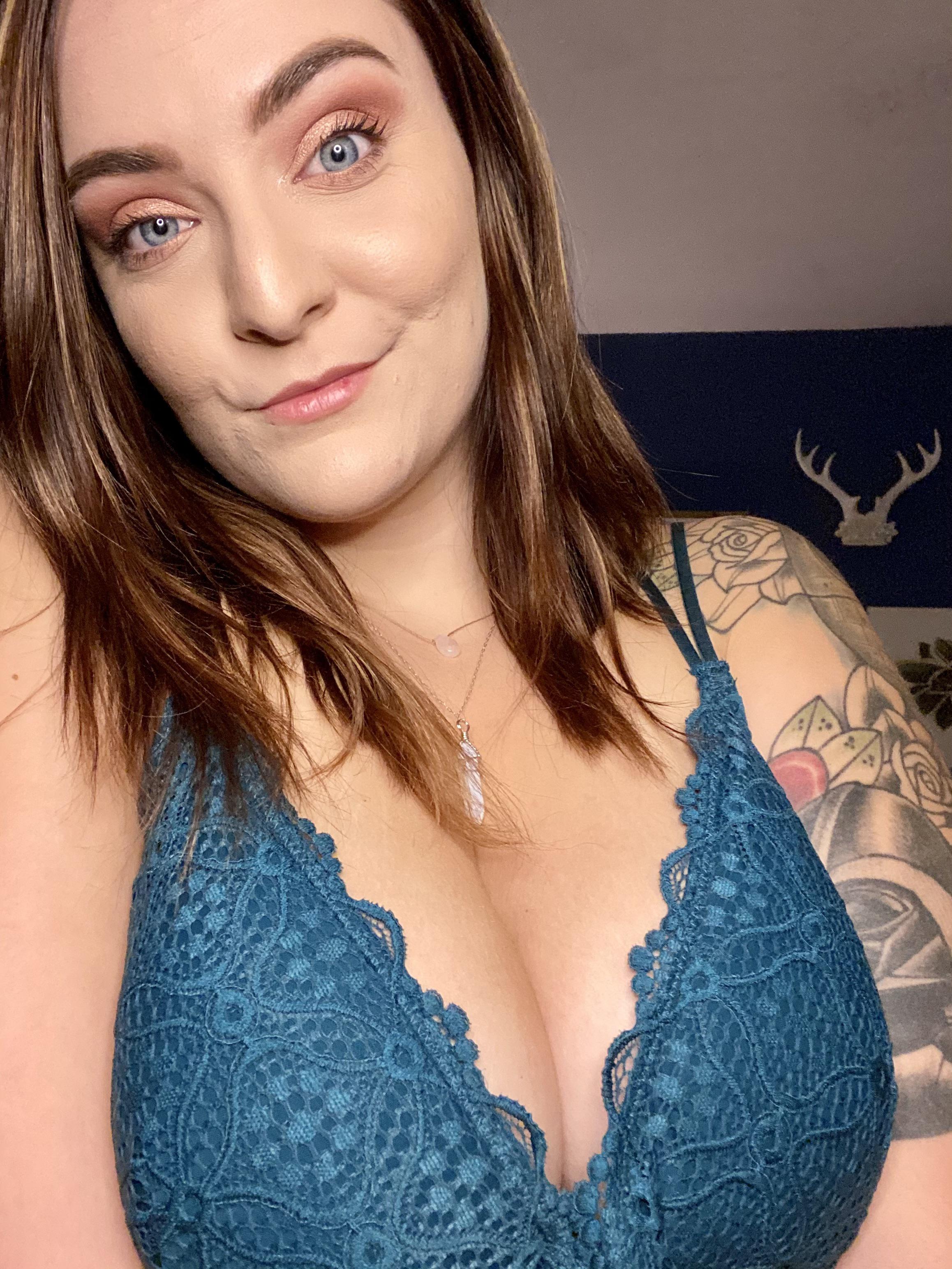 Hiya😘 | Scrolller