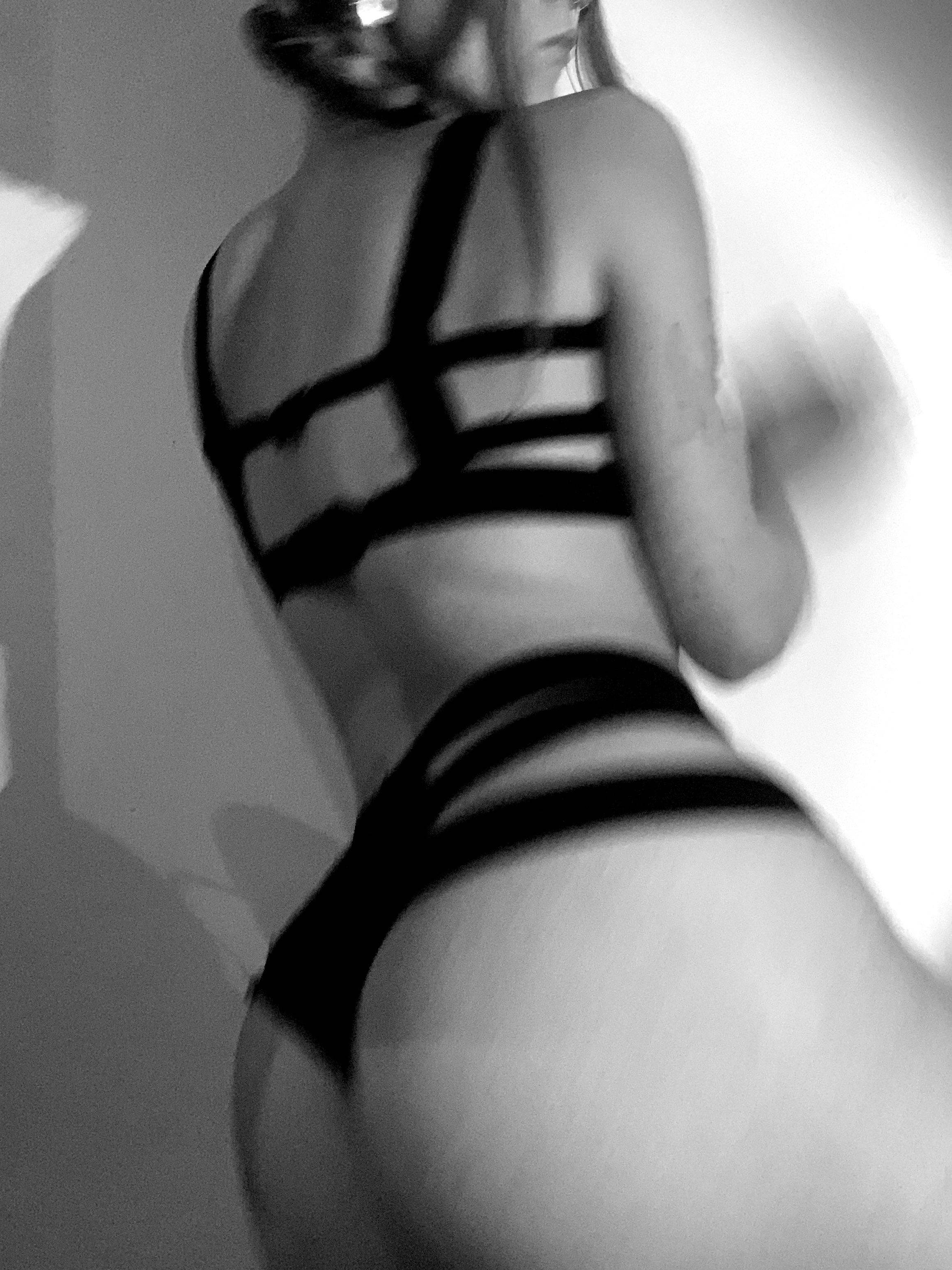 Hiya, first time here. Was invited show my best BW photo.. what do you guys think? 🎱 | Scrolller