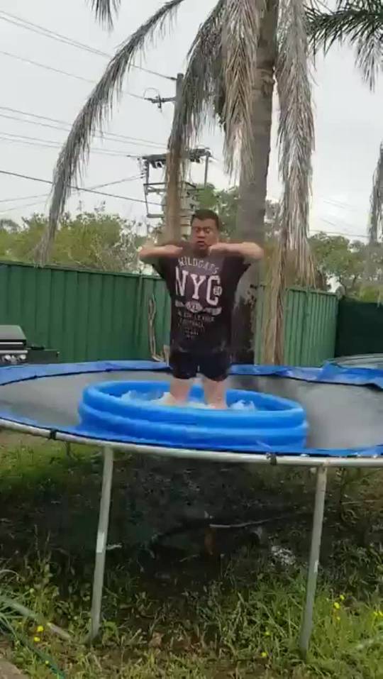HMB while I make a splash | Scrolller