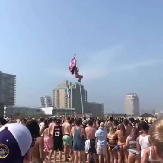 HMC while I climb this flag pole | Scrolller