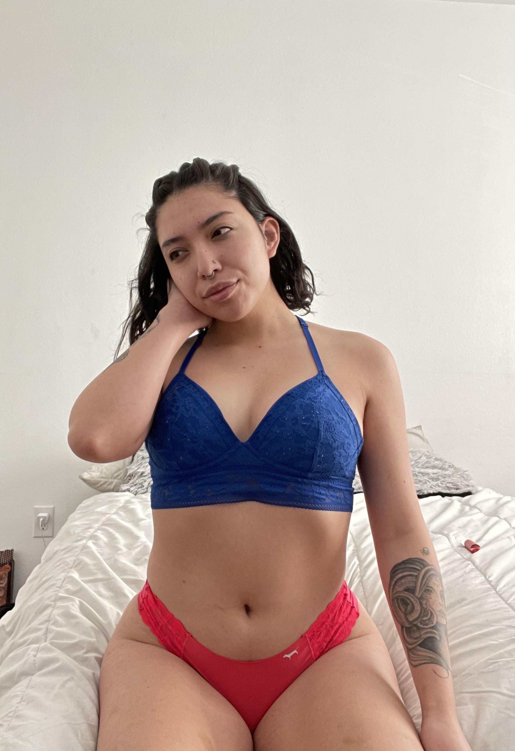 Hola papi 💋 | Scrolller