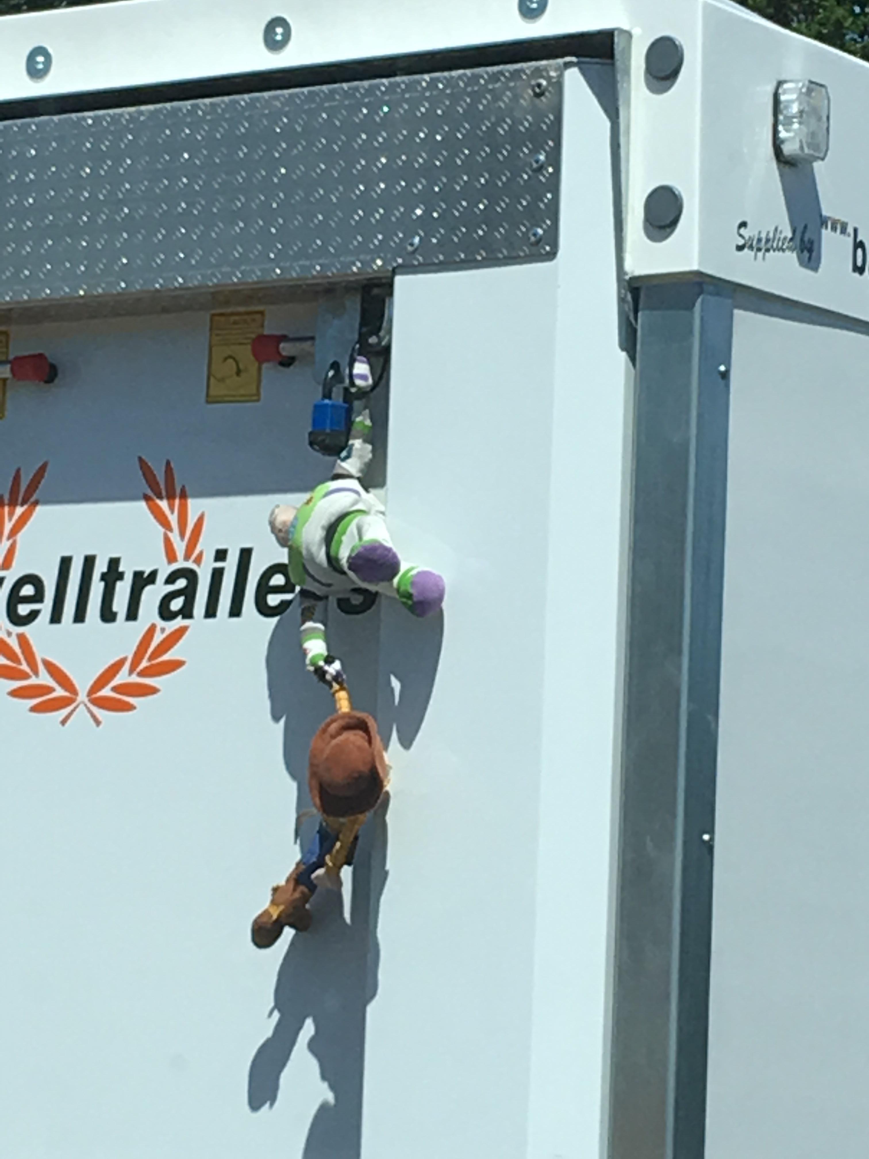 Hold on Woody | Scrolller