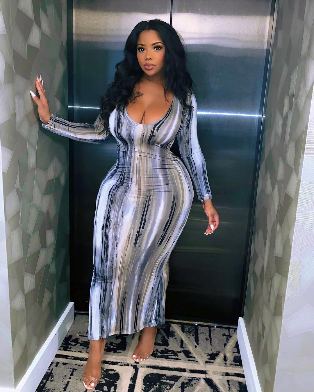 Hold The Elevator | Scrolller