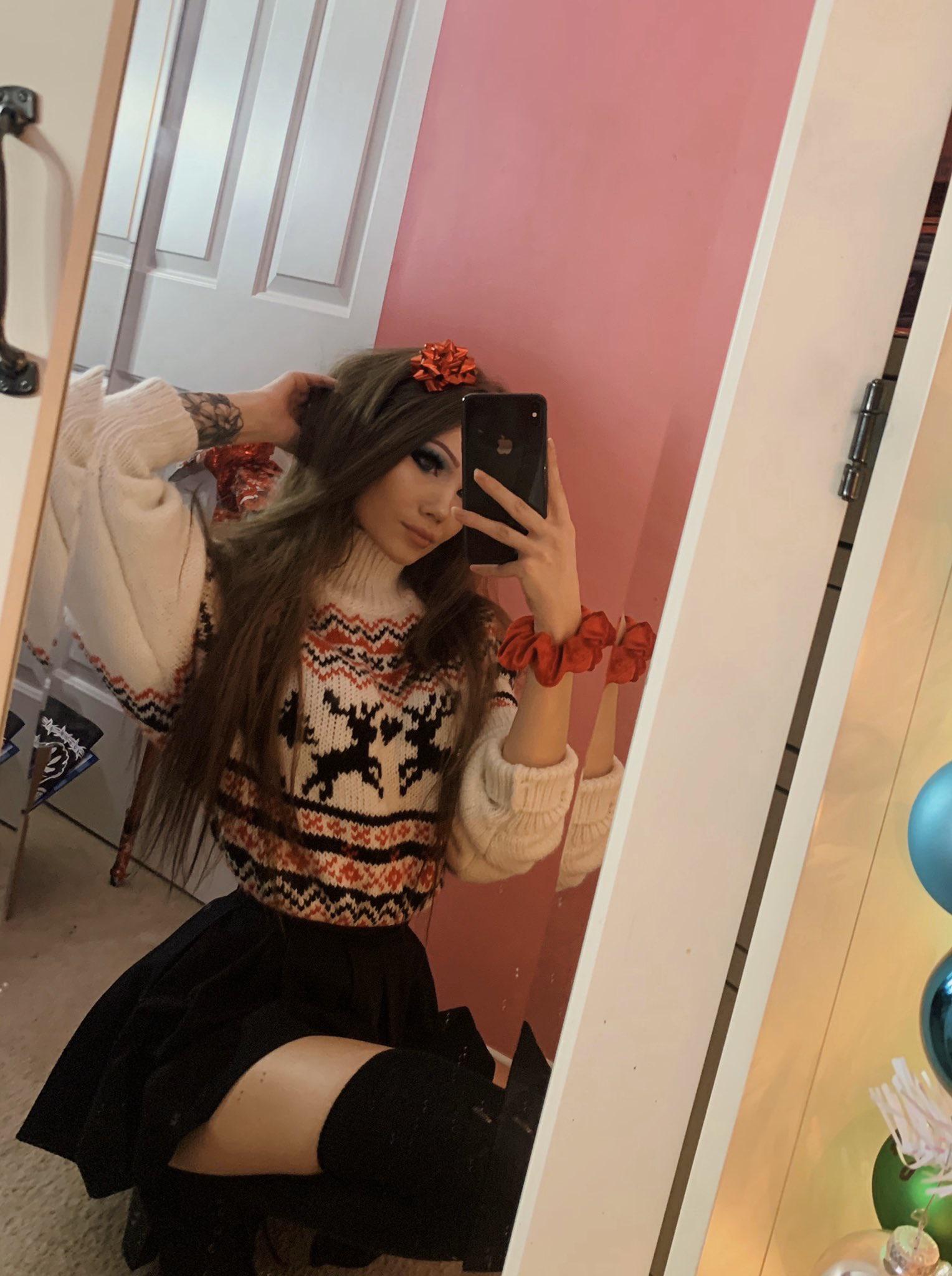 Holiday outfit | Scrolller