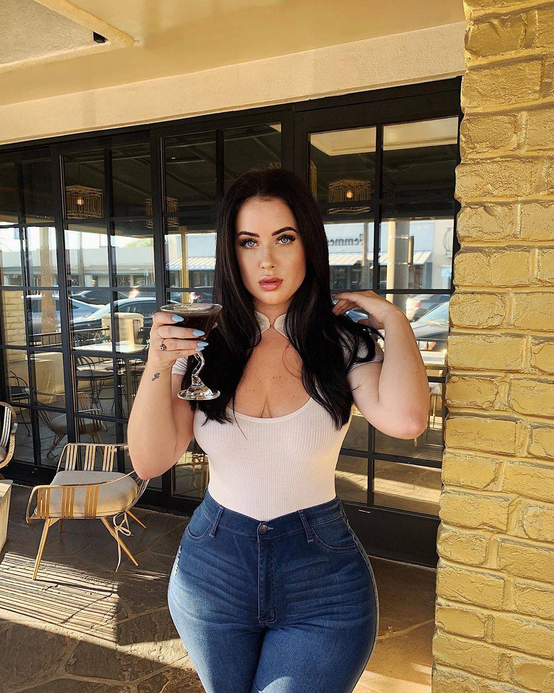 Holly Luyah | Scrolller