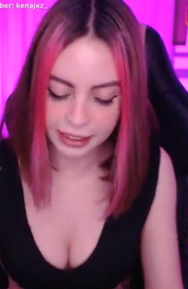 Holy cleavage | Scrolller