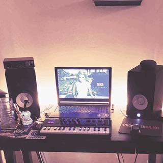 Home studio | Scrolller