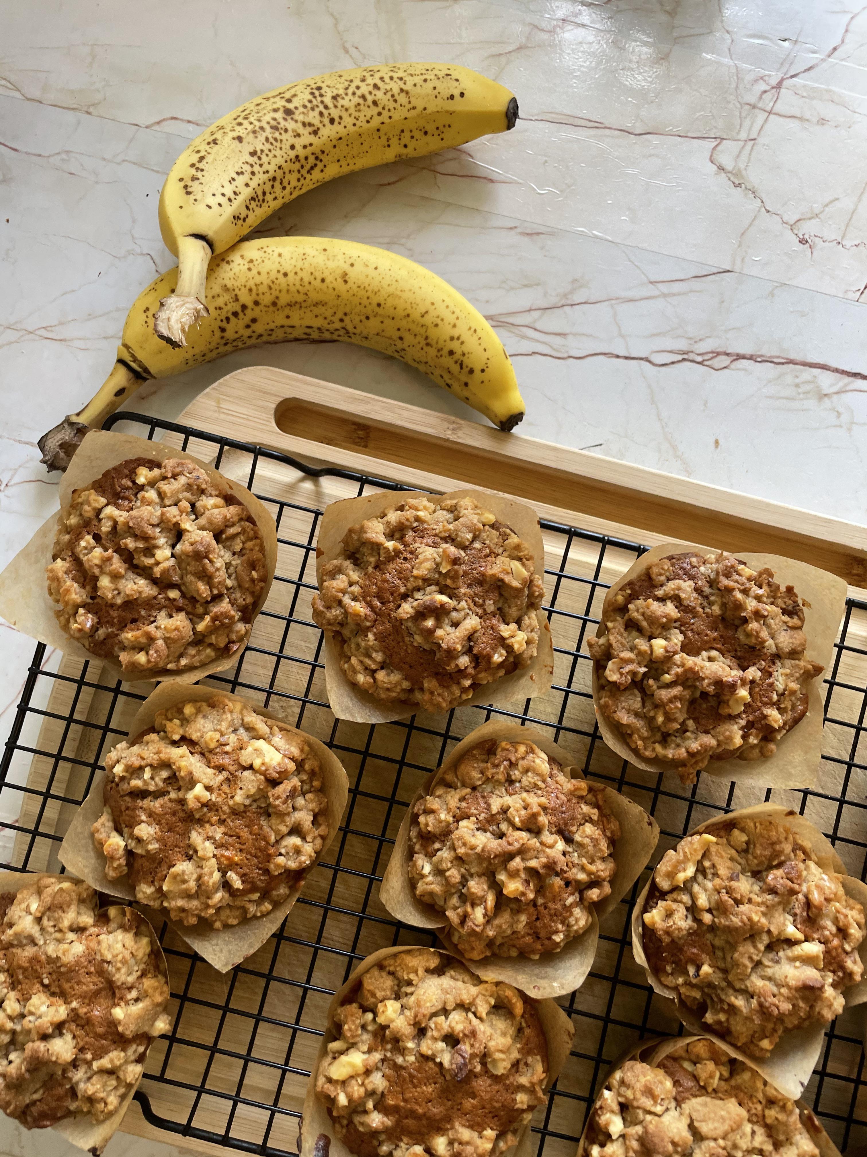 homemade banana crumble muffins | Scrolller