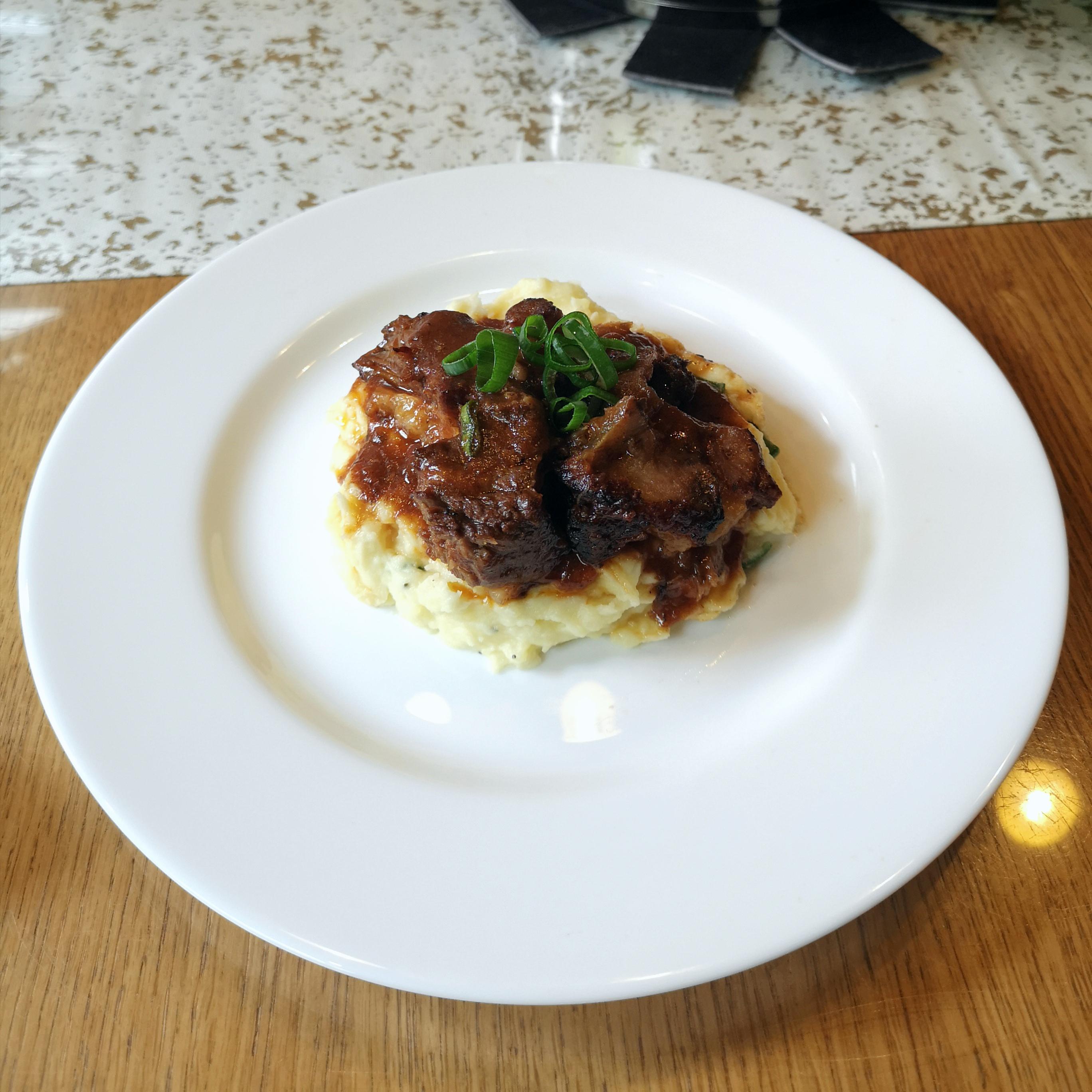 [Homemade] Beef short ribs with Garlic herb mashed potatoes | Scrolller