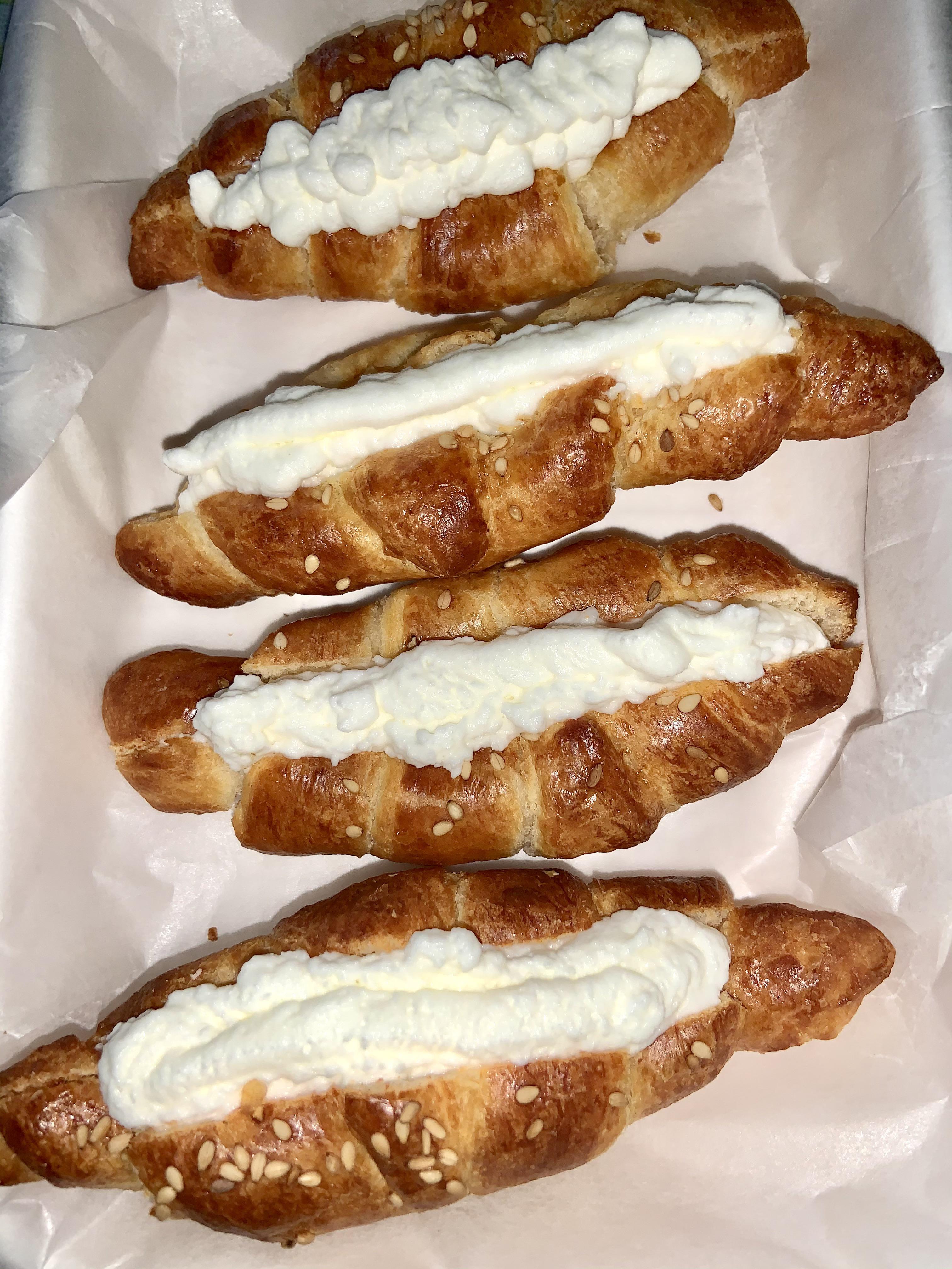 {Homemade} Cream filled mini croissants | Scrolller