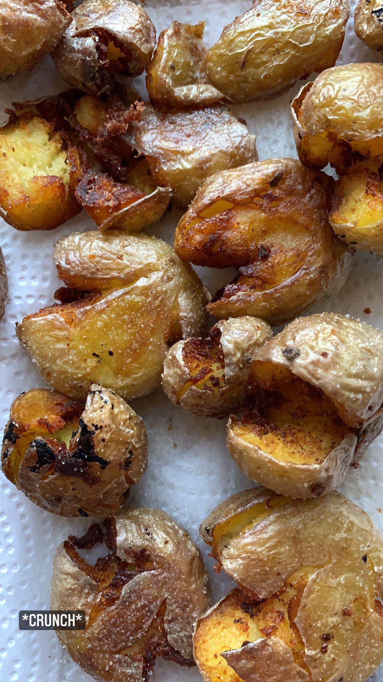 [homemade] crunchy fried potatoes | Scrolller
