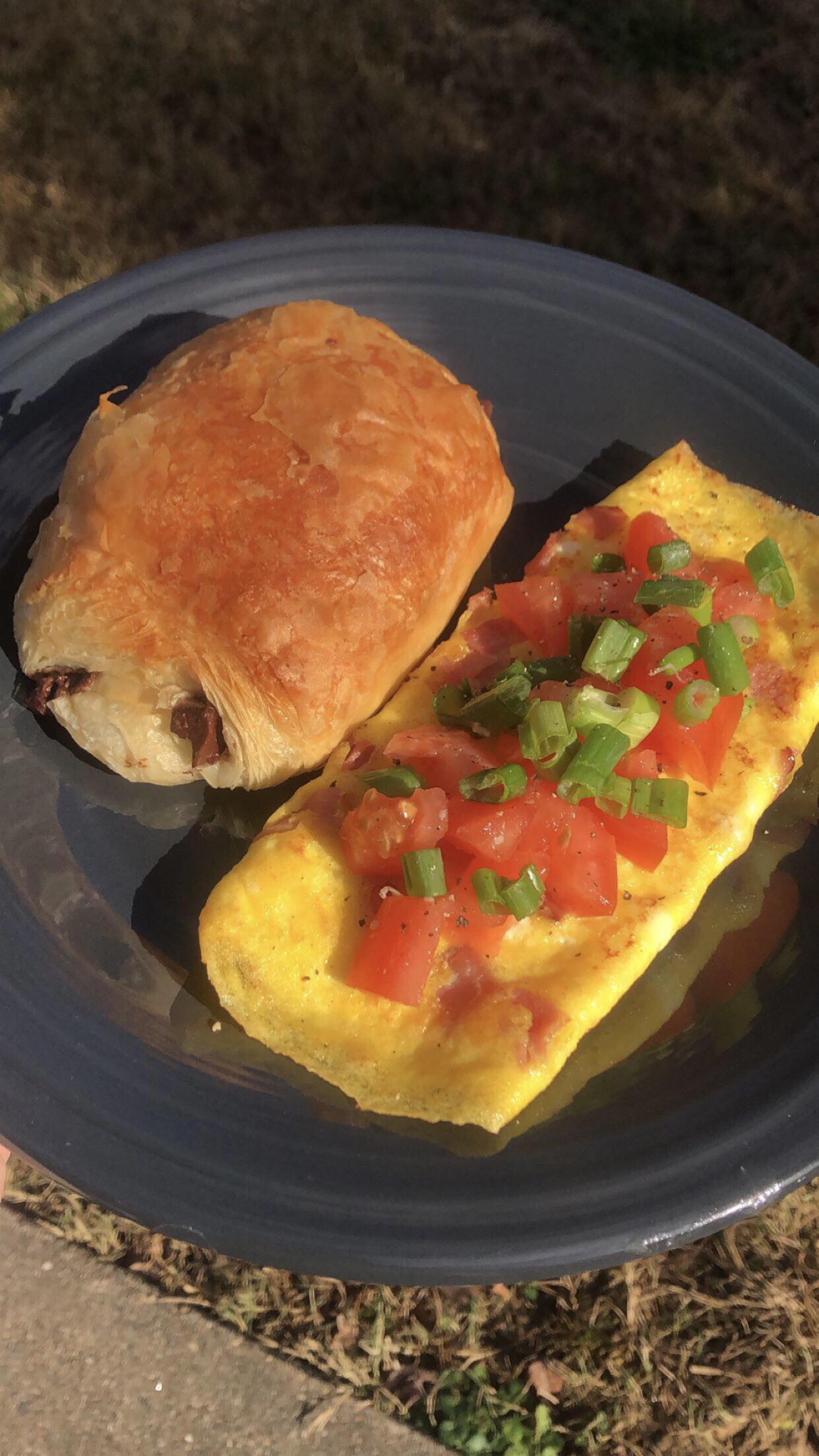 [Homemade] Ham and cheese omelette with a Trader Joe’s chocolate croissant | Scrolller