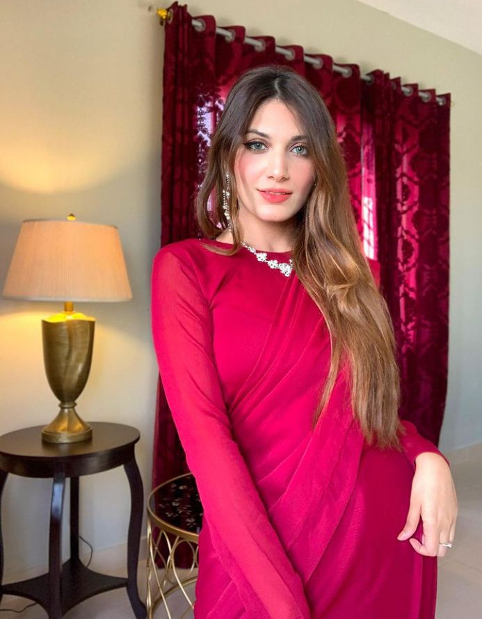 Hoor Mahaveera, anyone ever met her ? Or know her ? | Scrolller