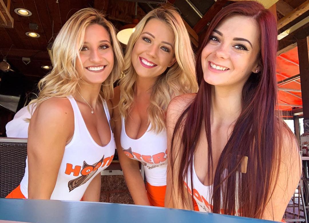 Hooters | Scrolller