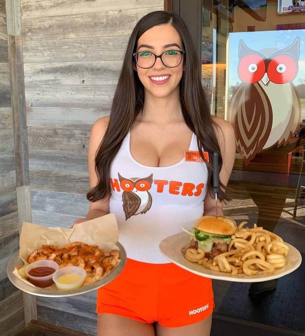 Hooters Delicious Treats | Scrolller