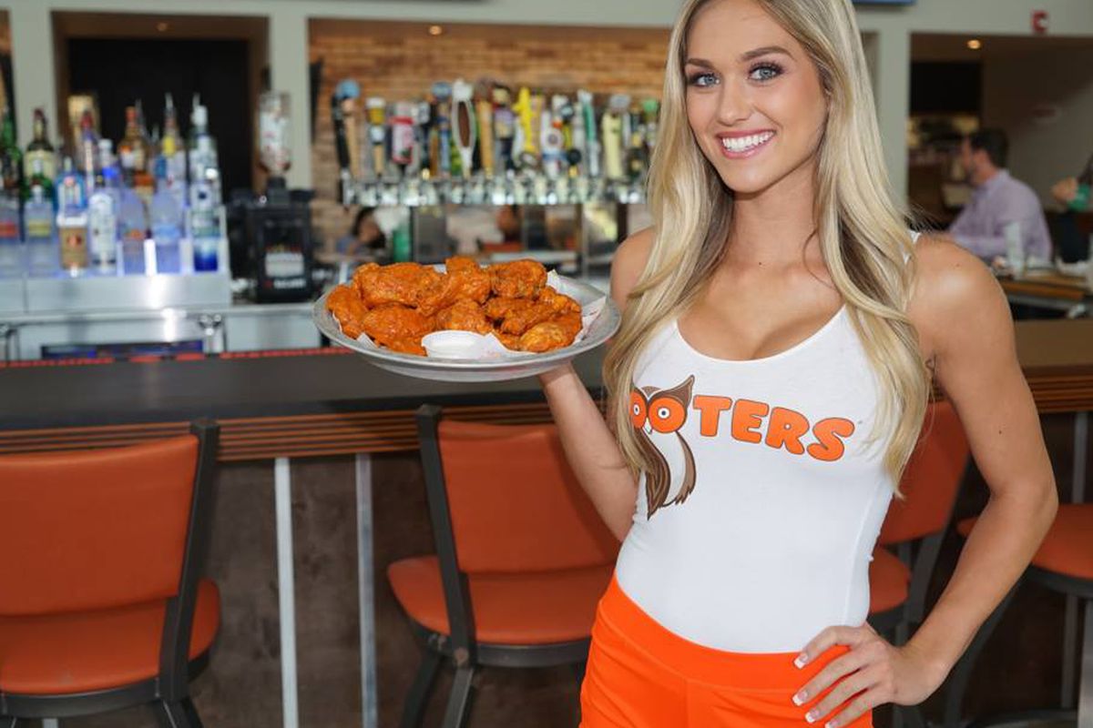Hooters Montreal | Scrolller