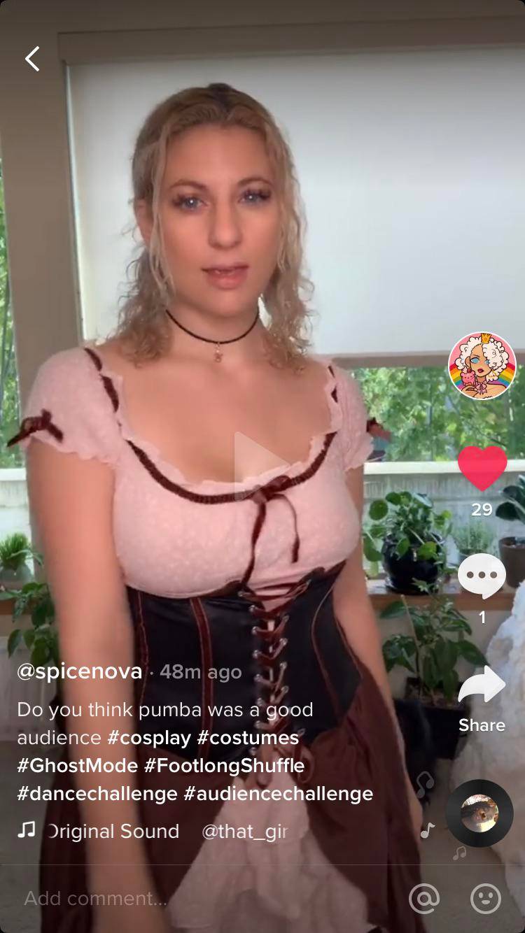 Hope you enjoy my twerking and shaking ;) | Scrolller