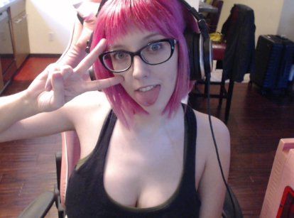 Hopping on twitch for a short stream | Scrolller