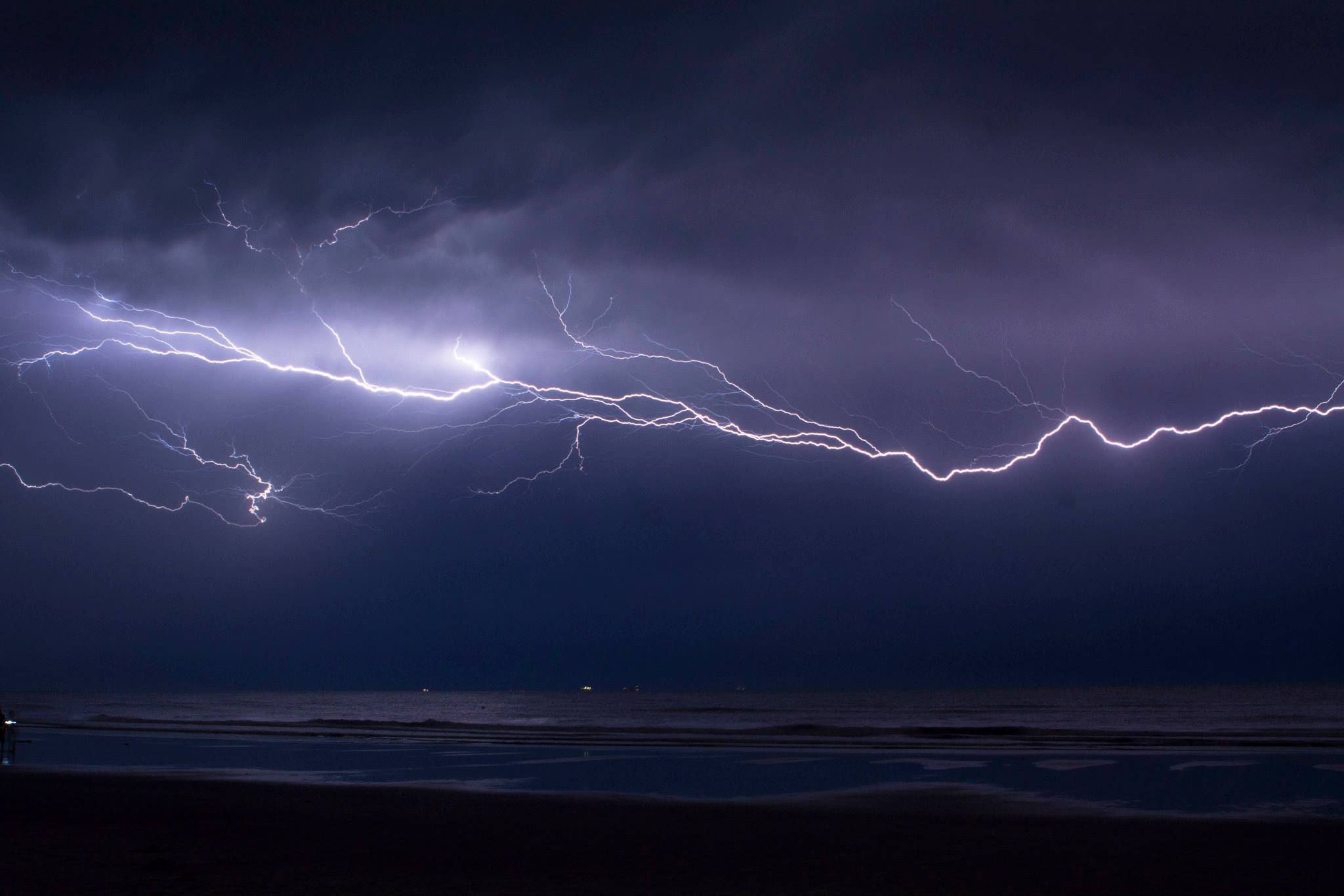 horizontal Lightning | Scrolller