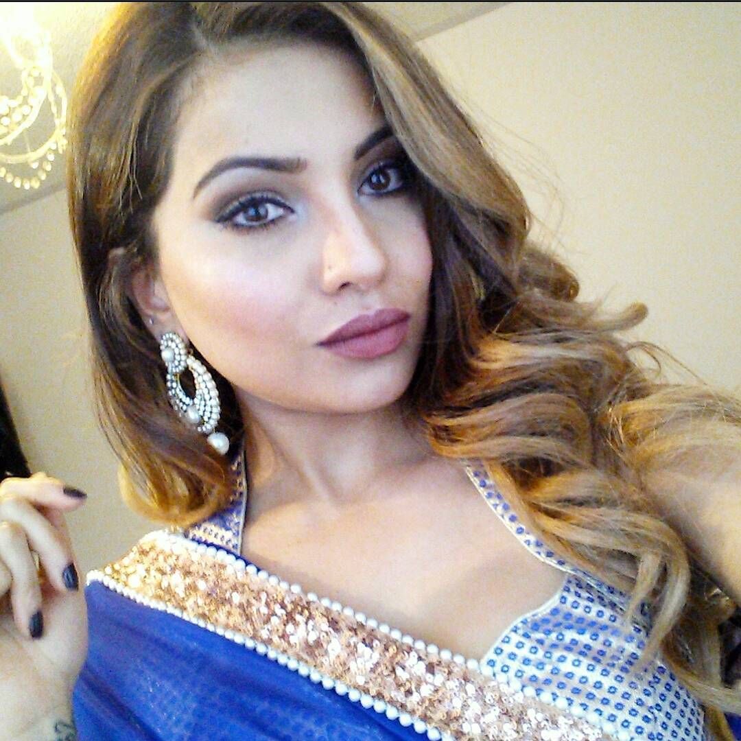 Hot Babe Selfie Scrolller