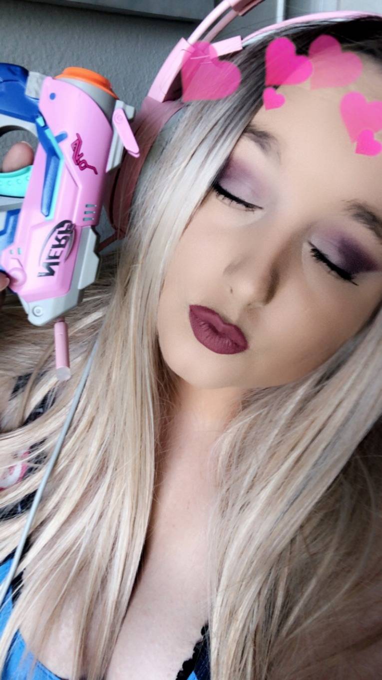 Hot blonde | Scrolller