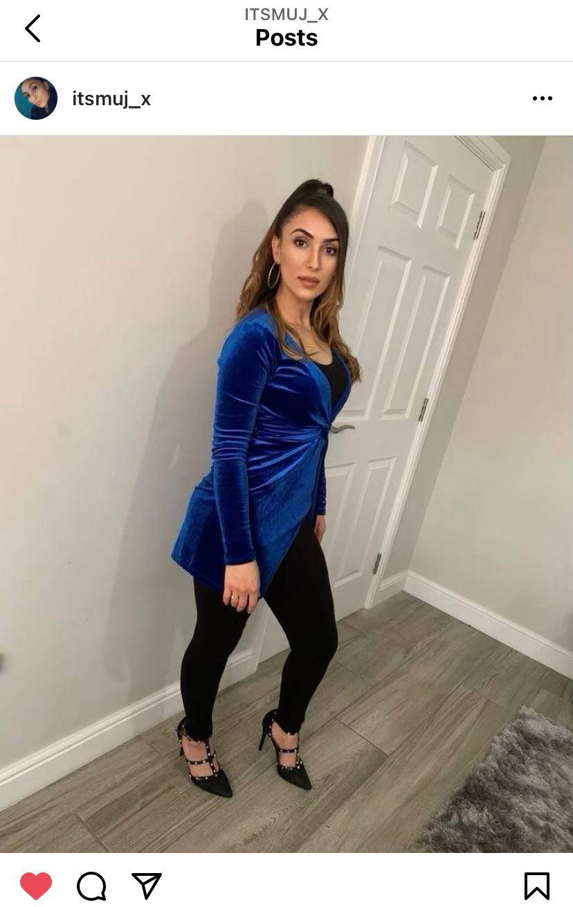 Hot British Asian. Insta is itsmuj_x. She has an OF....anyone subscribed and able to share ...